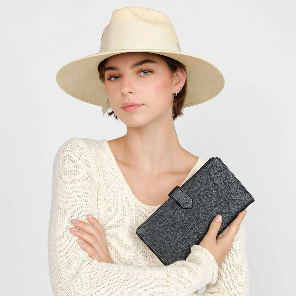 Leather Passport Holder Freya 9221